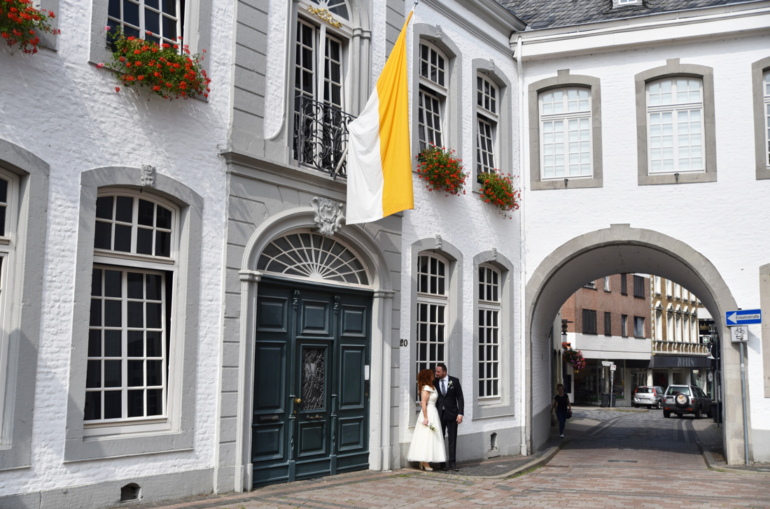 Stoere bruidsfotografie ⋆ Trouwfoto's ECI fabriek ⋆ Trouwen in Heinsberg.